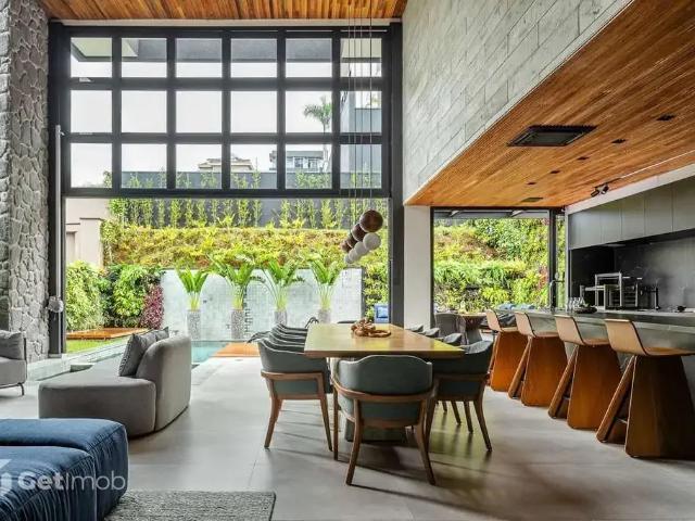 Casa / Sobrado em Condomínio para Locação em Santana de Parnaíba/SP Alphaville 3 Quartos