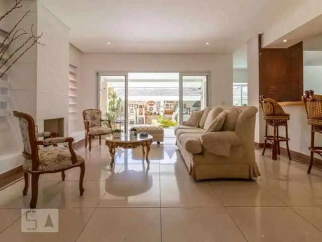Casa / Sobrado em Condomínio para Locação em Santana de Parnaíba/SP Alphaville 3 Quartos
