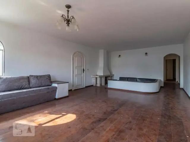 Casa / Sobrado em Condomínio para Locação em Santana de Parnaíba/SP Alphaville 3 Quartos