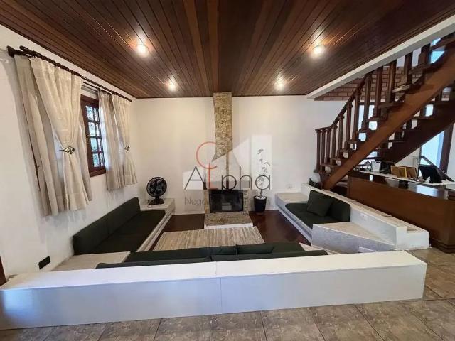 Casa / Sobrado em Condomínio para Locação em Santana de Parnaíba/SP Alphaville 3 Quartos