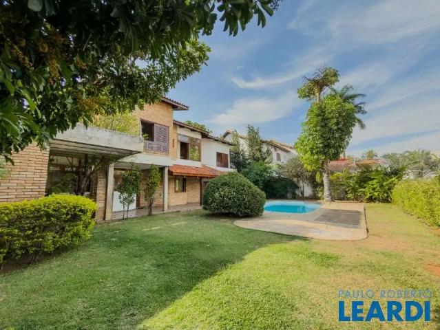 Casa / Sobrado em Condomínio para Locação em Santana de Parnaíba/SP Alphaville 3 Quartos
