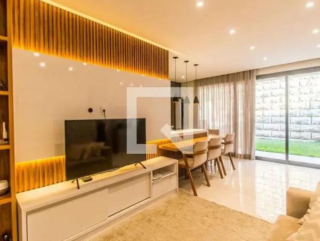 Casa / Sobrado em Condomínio para Locação em Santana de Parnaíba/SP Alphaville 3 Quartos