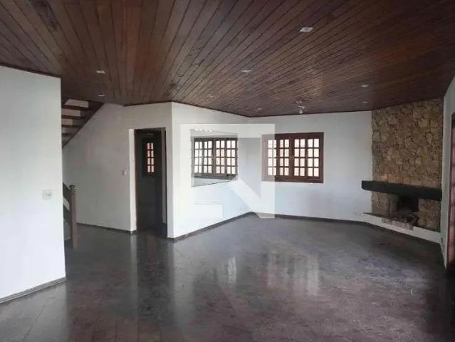 Casa / Sobrado em Condomínio para Locação em Santana de Parnaíba/SP Alphaville 3 Quartos