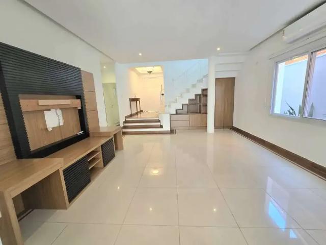 Casa / Sobrado em Condomínio para Locação em Santana de Parnaíba/SP Alphaville 3 Quartos