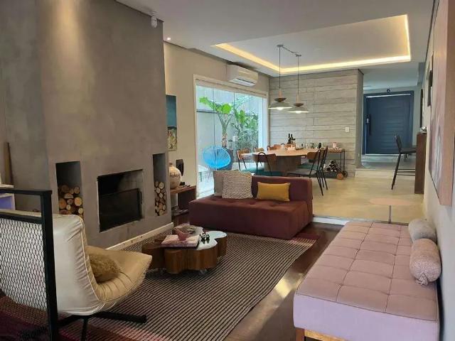 Casa / Sobrado em Condomínio para Locação em Santana de Parnaíba/SP Alphaville 3 Quartos