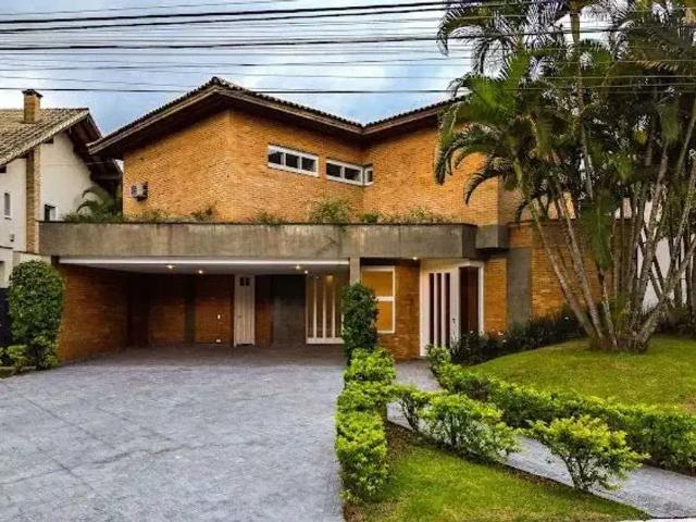 Casa / Sobrado em Condomínio para Locação em Santana de Parnaíba/SP Tamboré 4 Quartos