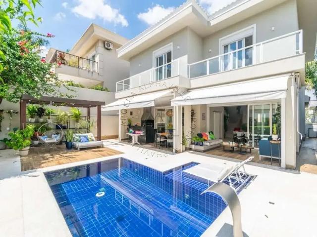 Casa / Sobrado em Condomínio para Locação em Santana de Parnaíba/SP Tamboré 4 Quartos