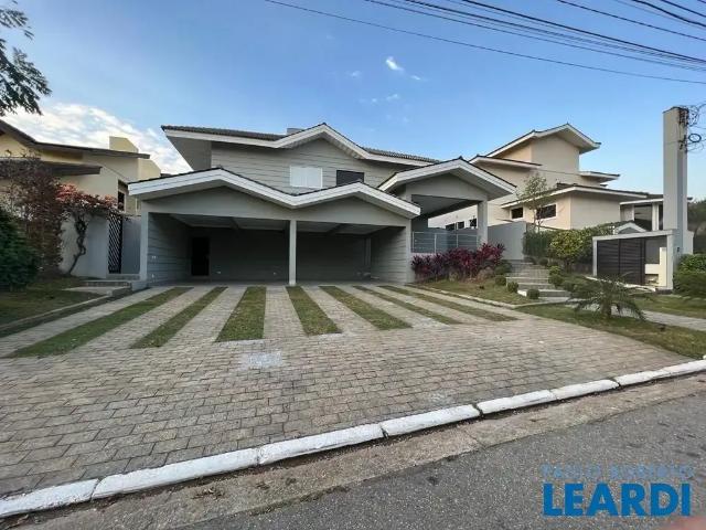 Casa / Sobrado em Condomínio para Locação em Santana de Parnaíba/SP Tamboré 4 Quartos