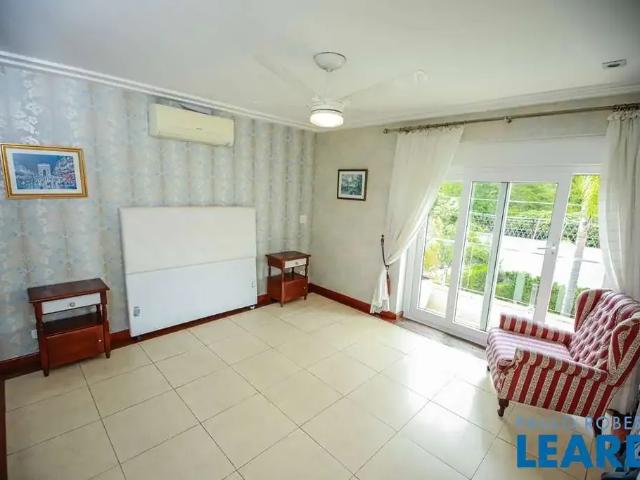 Casa / Sobrado em Condomínio para Locação em Santana de Parnaíba/SP Tamboré 4 Quartos