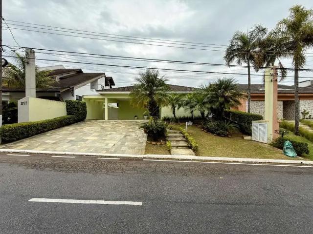 Casa / Sobrado em Condomínio para Locação em Santana de Parnaíba/SP Tamboré 4 Quartos