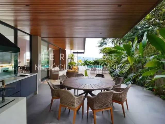Casa / Sobrado em Condomínio para Locação em Santana de Parnaíba/SP Tamboré 4 Quartos