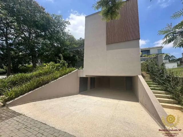 Casa / Sobrado em Condomínio para Locação em Santana de Parnaíba/SP Tamboré 4 Quartos