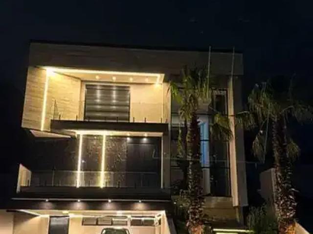 Casa / Sobrado em Condomínio para Locação em Santana de Parnaíba/SP Tamboré 4 Quartos