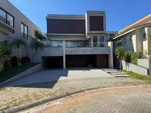 Casa / Sobrado em Condomínio para Locação em Santana de Parnaíba/SP Tamboré 4 Quartos