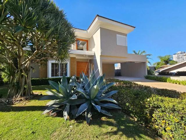Casa / Sobrado em Condomínio para Locação em Santana de Parnaíba/SP Tamboré 4 Quartos