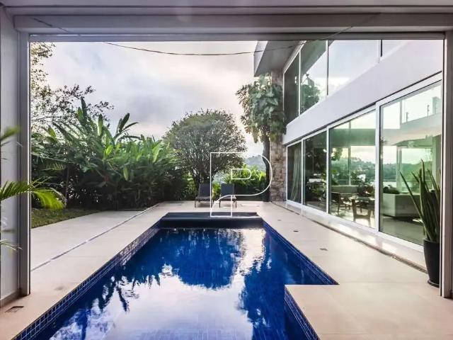 Casa / Sobrado em Condomínio para Locação em Santana de Parnaíba/SP Tamboré 4 Quartos