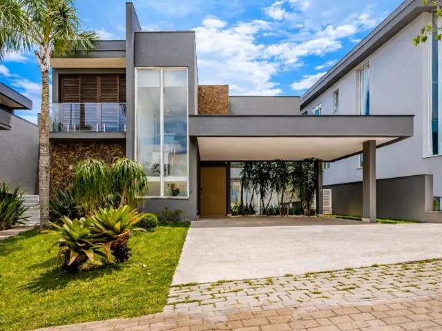 Casa / Sobrado em Condomínio para Locação em Santana de Parnaíba/SP Tamboré 4 Quartos