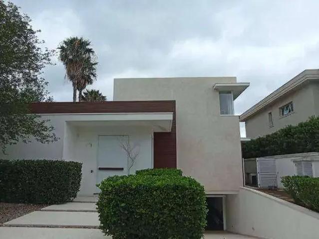 Casa / Sobrado em Condomínio para Locação em Santana de Parnaíba/SP Tamboré 4 Quartos