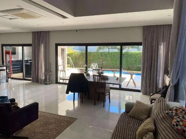 Casa / Sobrado em Condomínio para Locação em Santana de Parnaíba/SP Tamboré 4 Quartos