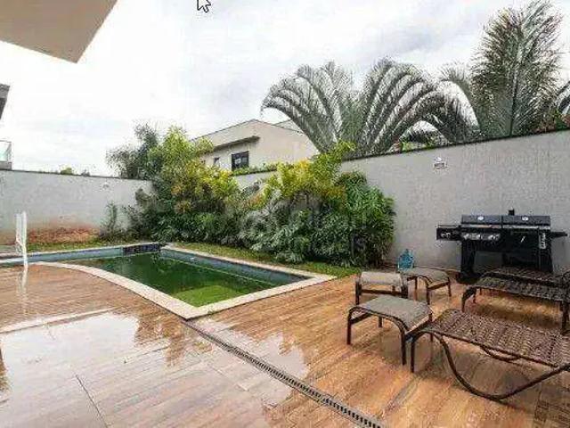 Casa / Sobrado em Condomínio para Locação em Santana de Parnaíba/SP Tamboré 4 Quartos