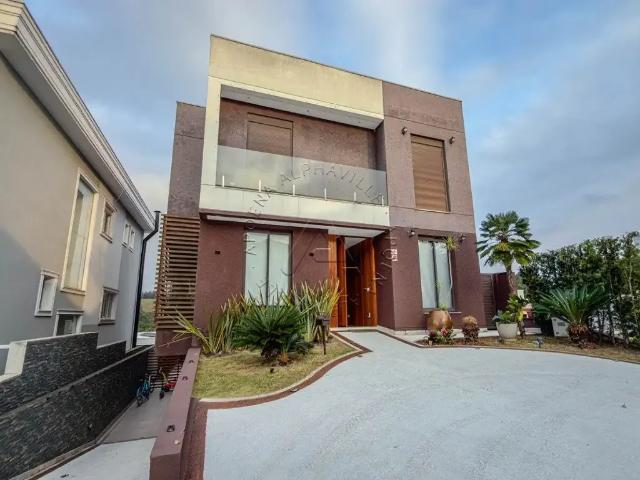 Casa / Sobrado em Condomínio para Locação em Santana de Parnaíba/SP Tamboré 5 Quartos