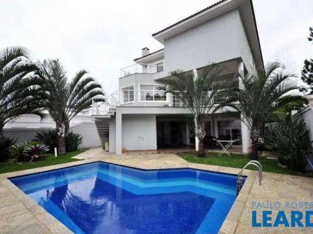 Casa / Sobrado em Condomínio para Locação em Santana de Parnaíba/SP Tamboré 5 Quartos