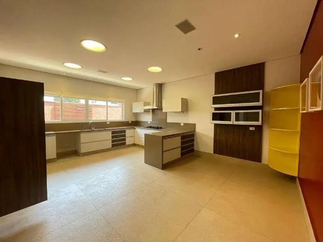 Casa / Sobrado em Condomínio para Locação em Santana de Parnaíba/SP Tamboré 5 Quartos
