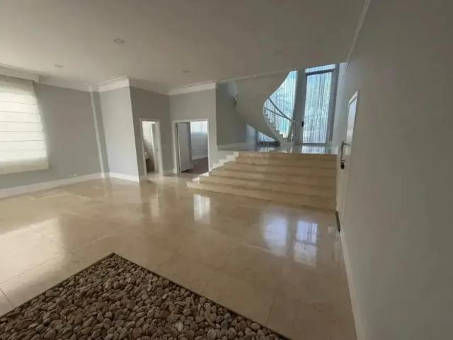 Casa / Sobrado em Condomínio para Locação em Santana de Parnaíba/SP Tamboré 6 Quartos