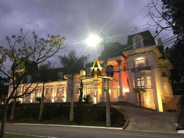 Casa / Sobrado em Condomínio para Locação em Santana de Parnaíba/SP Tamboré 6 Quartos