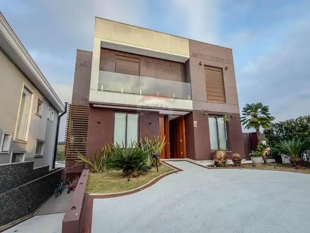 Casa / Sobrado em Condomínio para Locação em Santana de Parnaíba/SP Tamboré 3 Quartos