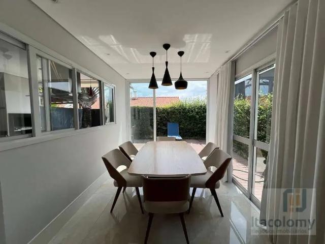 Casa / Sobrado em Condomínio para Locação em Santana de Parnaíba/SP Tamboré 3 Quartos