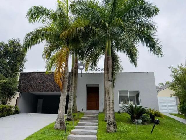 Casa / Sobrado em Condomínio para Locação em Santana de Parnaíba/SP Tamboré 3 Quartos