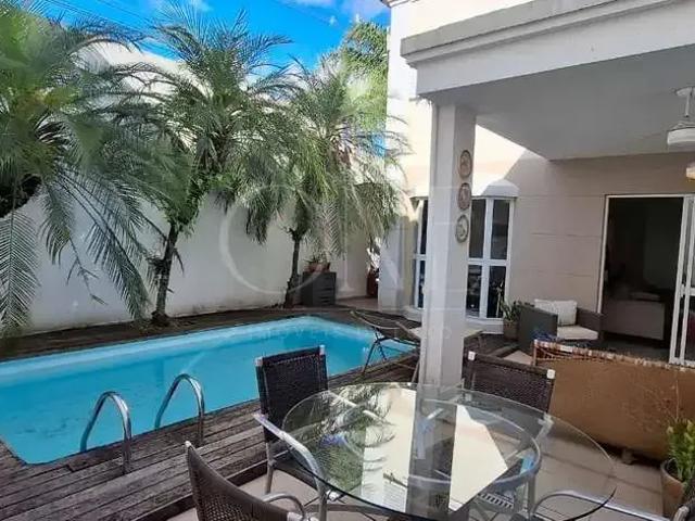 Casa / Sobrado em Condomínio para Locação em Santana de Parnaíba/SP Tamboré 3 Quartos
