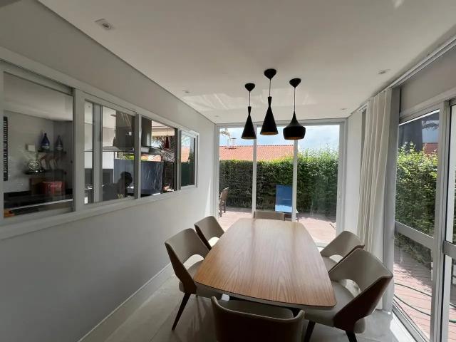 Casa / Sobrado em Condomínio para Locação em Santana de Parnaíba/SP Tamboré 3 Quartos