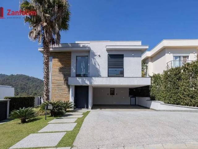 Casa / Sobrado em Condomínio para Locação em Santana de Parnaíba/SP Tamboré 3 Quartos