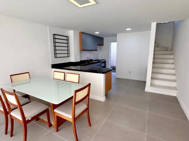 Casa / Sobrado em Condomínio para Locação em Salvador/BA Itapuã 3 Quartos