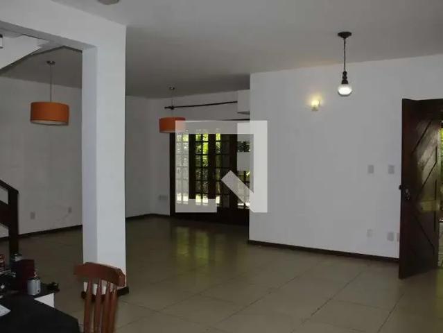Casa / Sobrado em Condomínio para Locação em Salvador/BA Piatã 4 Quartos