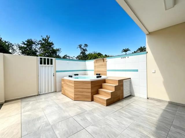 Casa / Sobrado em Condomínio para Venda em Macaé/RJ Granja dos Cavaleiros 2 Quartos
