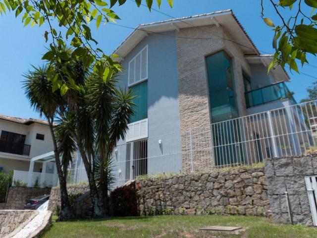 Casa / Sobrado em Condomínio para Venda em Macaé/RJ Lagoa 5 Quartos