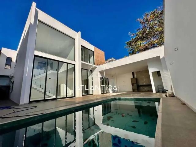 Casa / Sobrado em Condomínio para Venda em Macaé/RJ Lagoa 5 Quartos