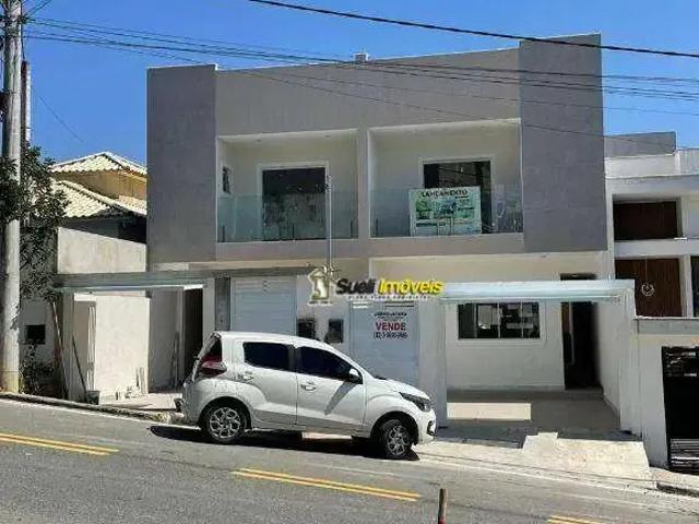 Casa / Sobrado em Condomínio para Venda em Macaé/RJ Vale das Palmeiras 3 Quartos