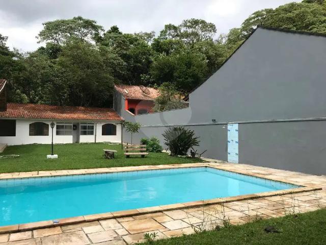 Casa / Sobrado em Condomínio para Venda em Mairiporã/SP Caraguatá 4 Quartos