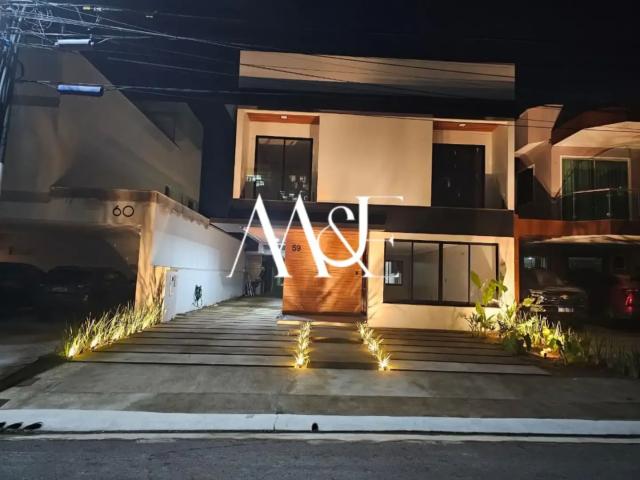 Casa / Sobrado em Condomínio para Venda em Manaus/AM Flores 6 Quartos