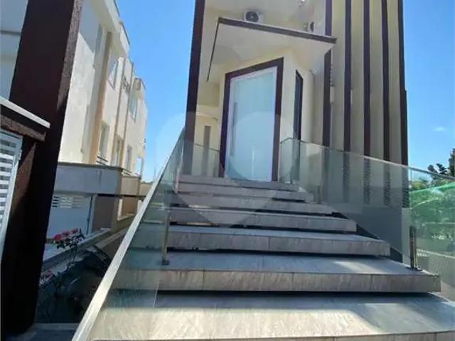 Casa / Sobrado em Condomínio para Venda em Mogi das Cruzes/SP Aruã 5 Quartos