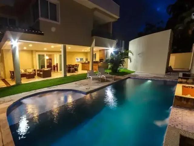 Casa / Sobrado em Condomínio para Venda em Natal/RN Candelária 5 Quartos