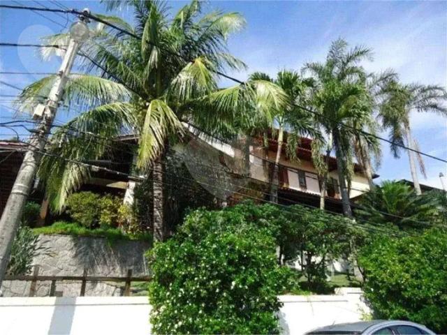 Casa / Sobrado em Condomínio para Venda em Niterói/RJ Camboinhas 5 Quartos