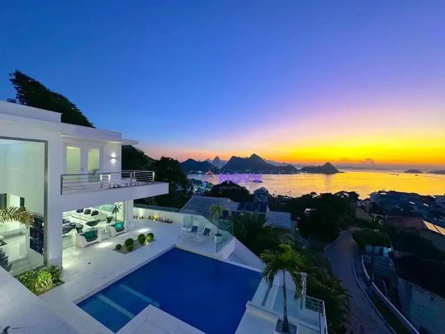 Casa / Sobrado em Condomínio para Venda em Niterói/RJ Charitas 4 Quartos