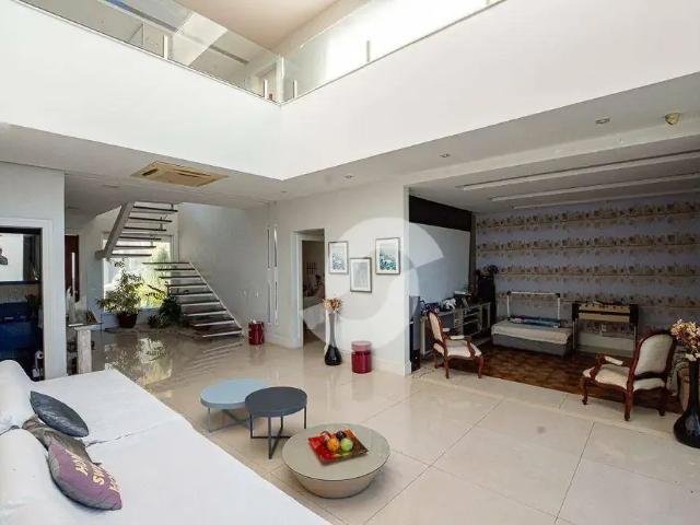 Casa / Sobrado em Condomínio para Venda em Niterói/RJ Charitas 4 Quartos