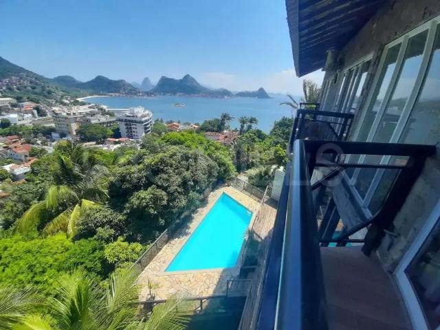 Casa / Sobrado em Condomínio para Venda em Niterói/RJ Charitas 5 Quartos