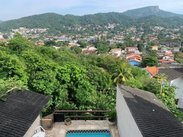 Casa / Sobrado em Condomínio para Venda em Niterói/RJ Itaipu 5 Quartos